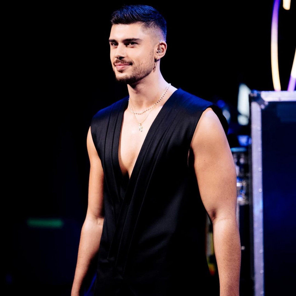 Andrew Lambrou: Αυτό το ελληνικό brand εμπιστεύτηκε για τα looks του ...