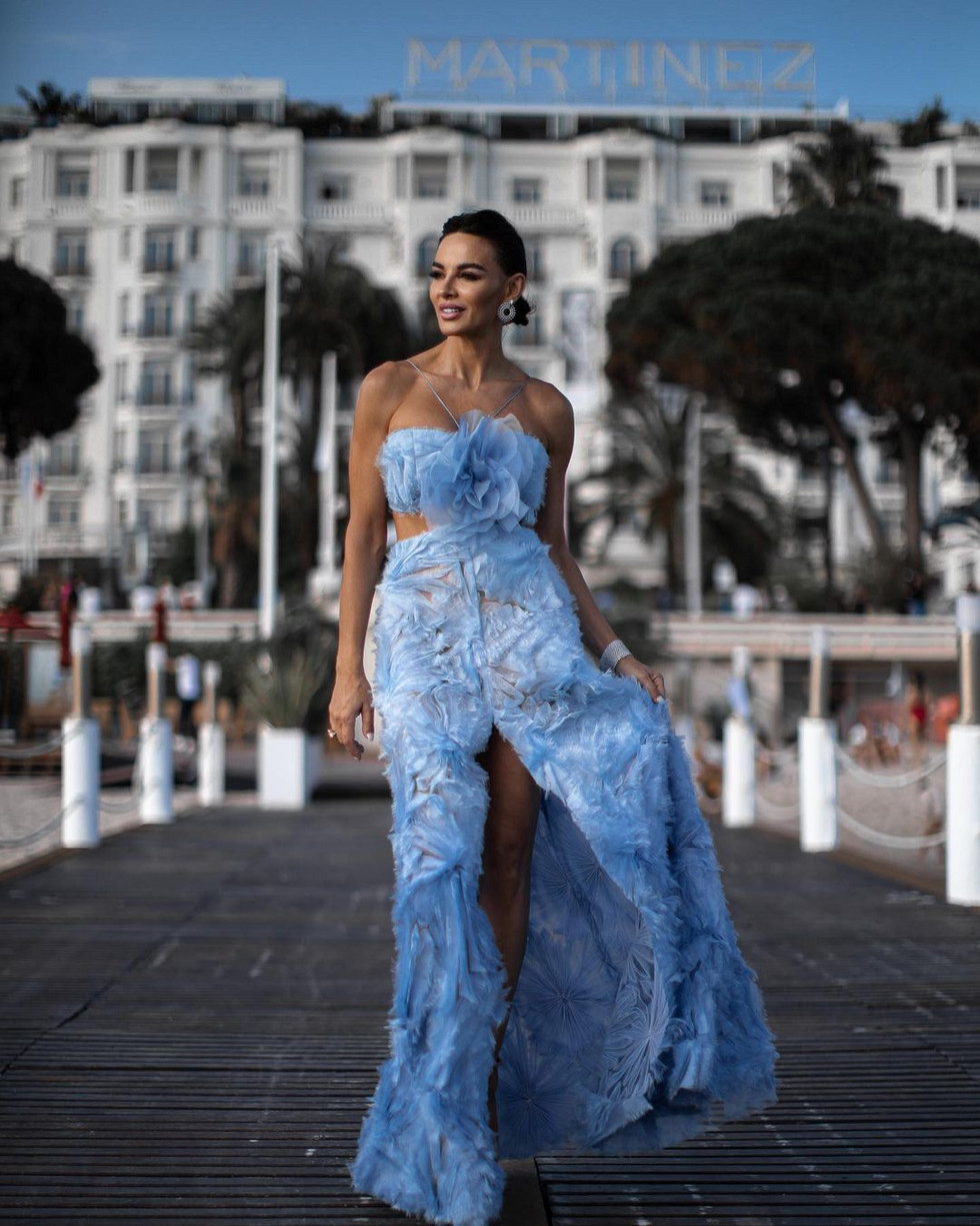 Ramona Filip: Το φορέμα της είναι μια ωδή στην μεγαλύτερη τάση του ...