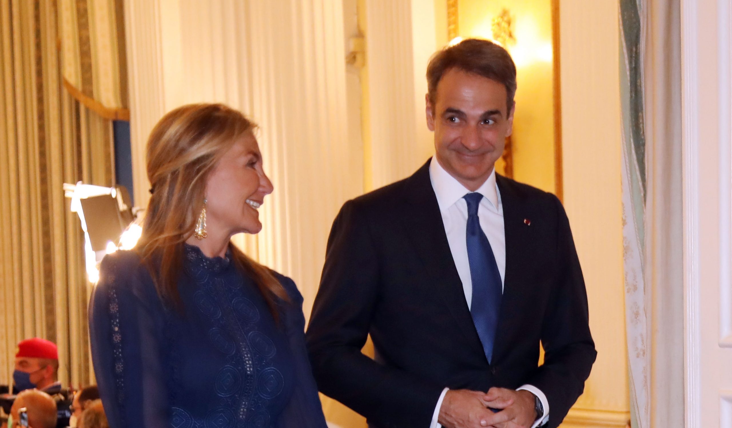 Ο Κωνσταντίνος Μητσοτάκης έχει γενέθλια και οι γονείς του τού εύχονται ...